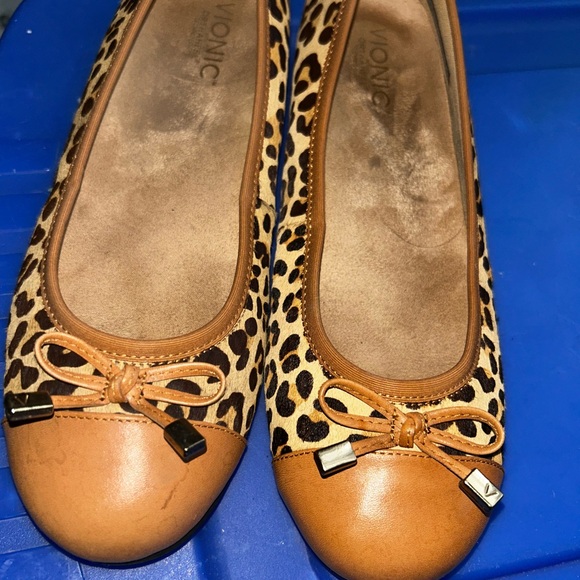 Vionic | Shoes | Vionic 85w Animal Print Flats Calfskin And Leather ...